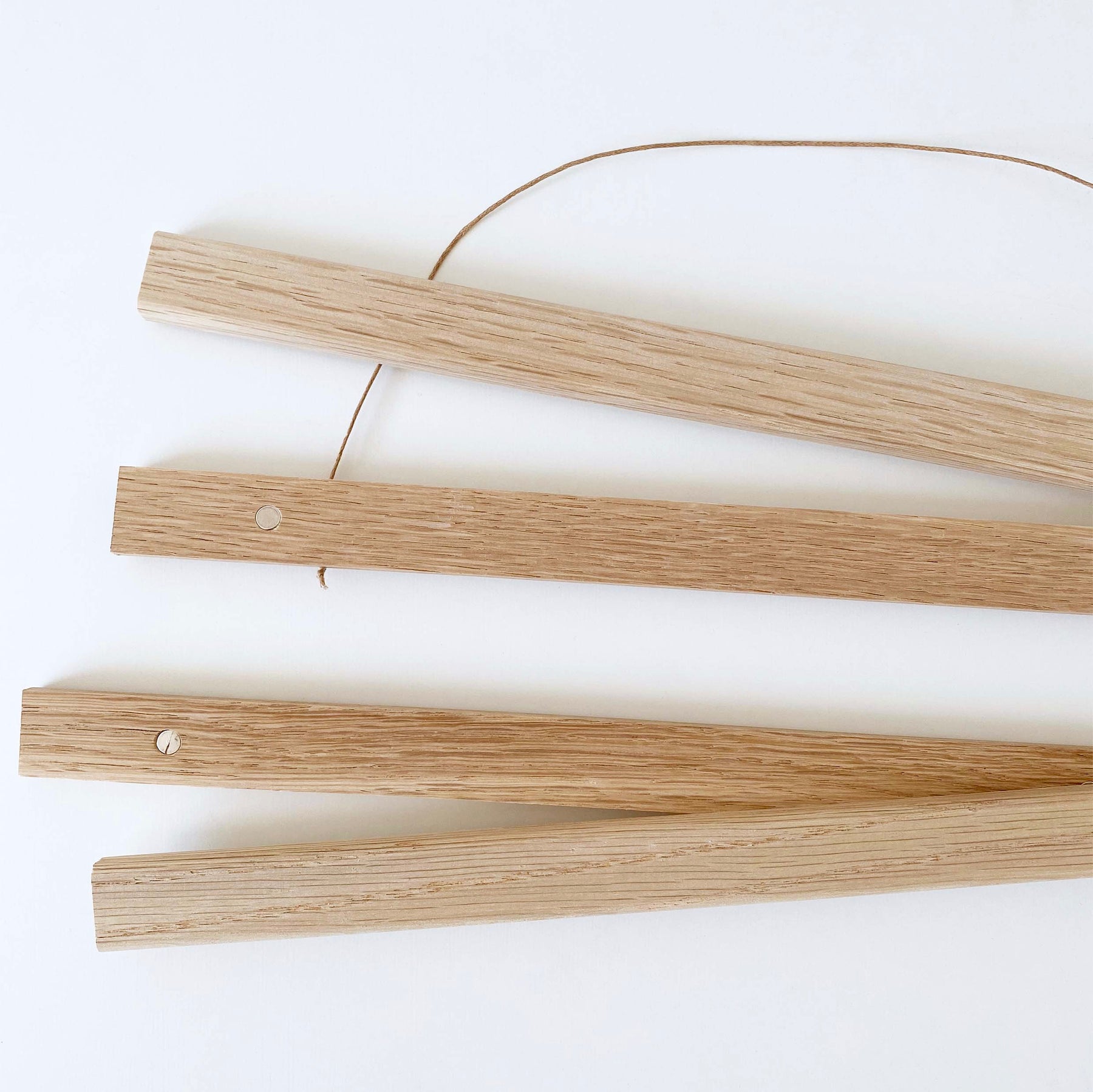 Magnetic Hanging Frame - Natural wood – Kid of the Village